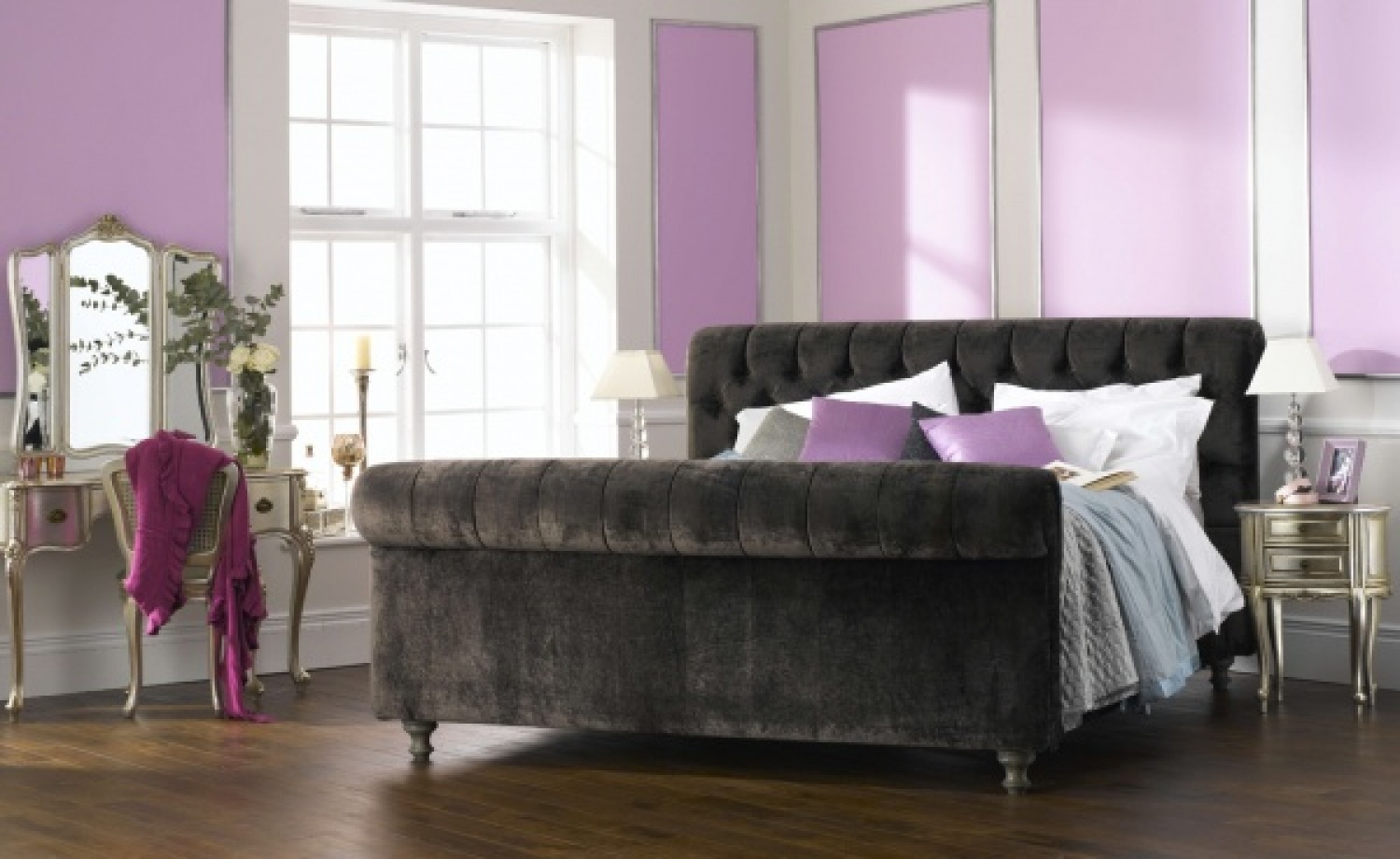 Frank Hudson Chesterfield Designer Bed. Mattress, bed linen and furnit